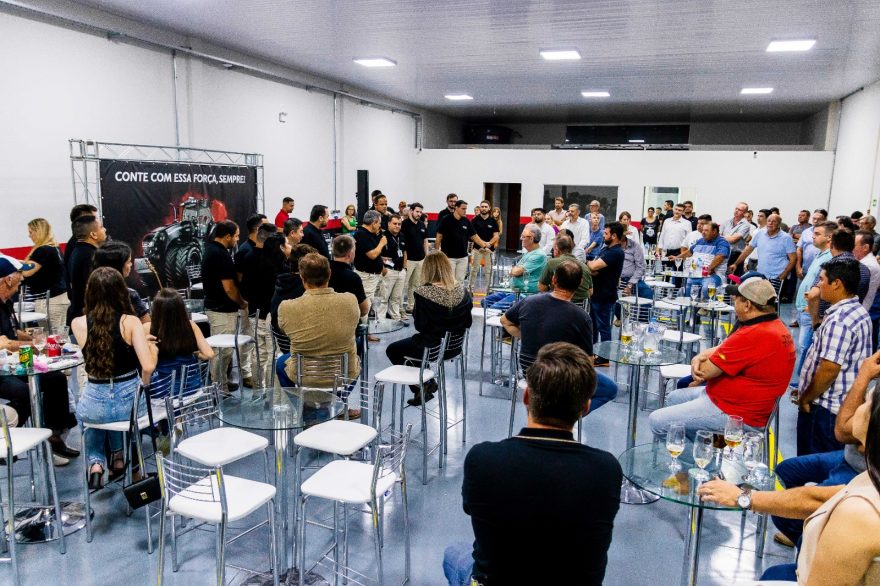 Prefeito De Tibagi Participa Da Inauguração De Loja De Máquinas